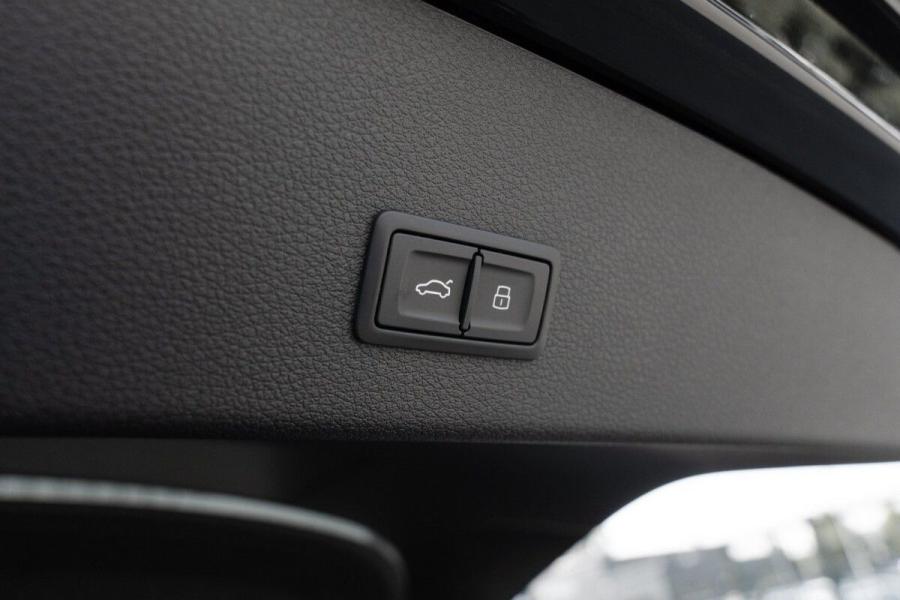 Black Audi E-Tron 2023 in Riga, with an engine capacity of 0.00 L and mileage of 55 thousand km for 39500 €, photo 38 on AUTOMOTO.COM.LV
