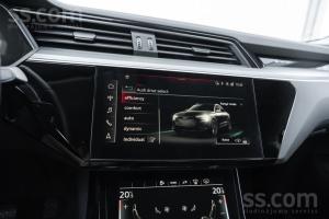 Черный Ауди E-Tron 2023 в Рига, объемом двигателя 0.00 л и пробегом 55 тыс. км за 39500 €, фото 28 на AUTOMOTO.COM.LV