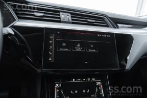 Черный Ауди E-Tron 2023 в Рига, объемом двигателя 0.00 л и пробегом 55 тыс. км за 39500 €, фото 29 на AUTOMOTO.COM.LV