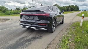 Black Audi E-Tron 2022 in Kaunas, with an engine capacity of 0.00 L and mileage of 30 thousand km for 25500 €, photo 7 on AUTOMOTO.COM.LV