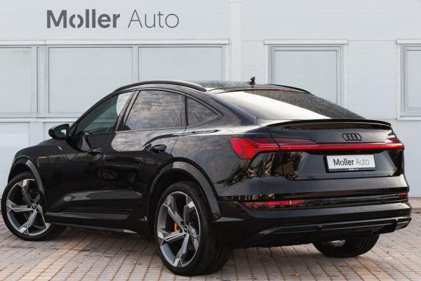 Black Audi E-Tron 2021 in Ventspils, with an engine capacity of 0.10 L and mileage of 34 thousand km for 37000 €, photo 3 on AUTOMOTO.COM.LV