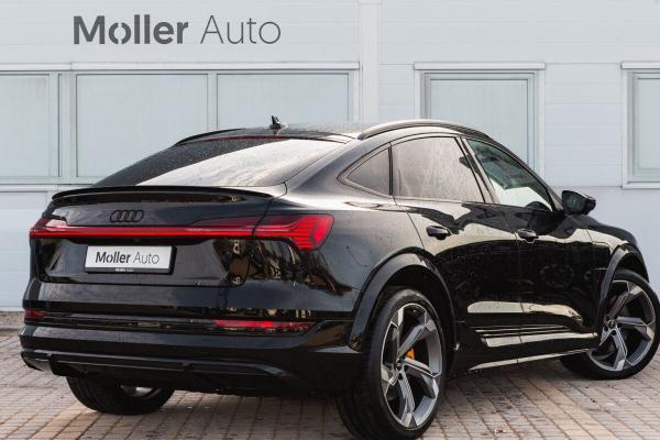 Black Audi E-Tron 2021 in Ventspils, with an engine capacity of 0.10 L and mileage of 34 thousand km for 37000 €, photo 5 on AUTOMOTO.COM.LV
