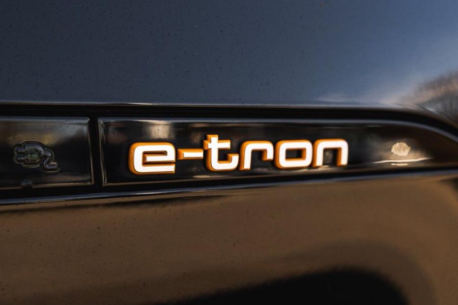 Черный Ауди E-Tron 2021 в Вентспилс, объемом двигателя 0.10 л и пробегом 34 тыс. км за 37000 €, фото 11 на AUTOMOTO.COM.LV