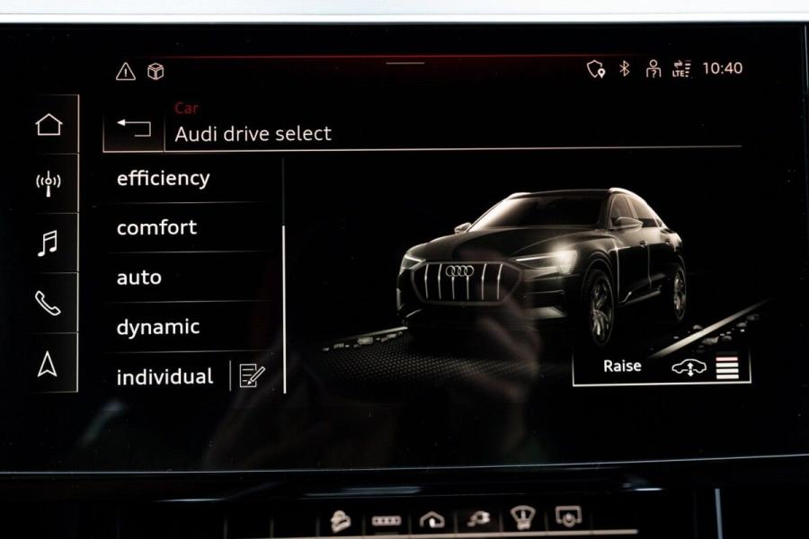 Черный Ауди E-Tron 2021 в Вентспилс, объемом двигателя 0.10 л и пробегом 34 тыс. км за 37000 €, фото 29 на AUTOMOTO.COM.LV