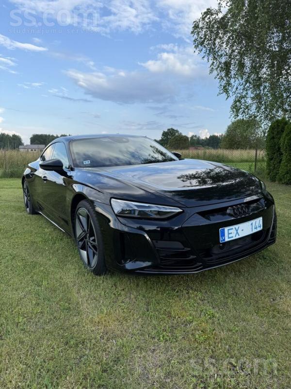 Audi E-Tron 2021 Rīga vietnē Melns Audi E-Tron 2021 Rīga, ar dzinēja tilpumu 0.00 L un nobraukumu 120 tūkst. km par 56500 €, foto 1 vietnē AUTOMOTO.COM.LV