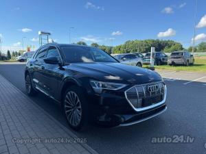 Melns Audi E-Tron 2022 Tallina, ar dzinēja tilpumu 0.10 L un nobraukumu 61 tūkst. km par 39350 €, foto 3 vietnē AUTOMOTO.COM.LV