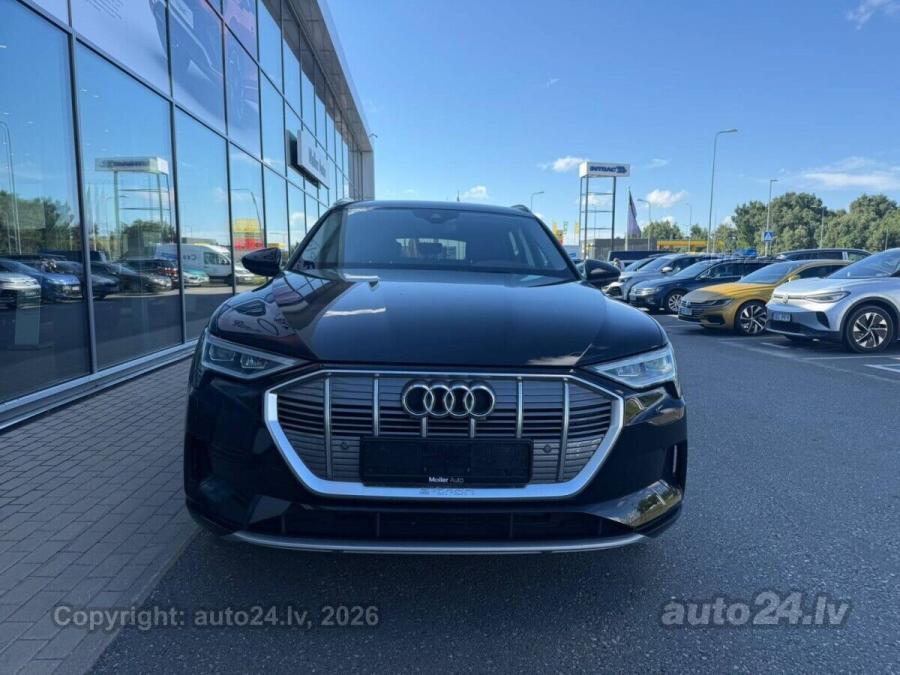 Melns Audi E-Tron 2022 Tallina, ar dzinēja tilpumu 0.10 L un nobraukumu 61 tūkst. km par 39350 €, foto 4 vietnē AUTOMOTO.COM.LV