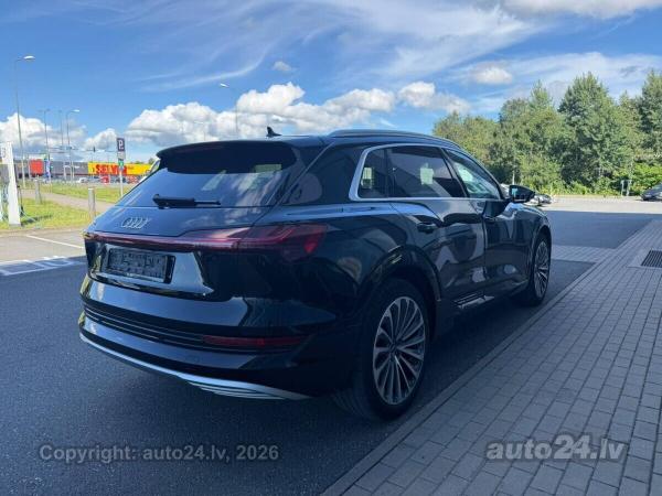 Black Audi E-Tron 2022 in Tallinn, with an engine capacity of 0.10 L and mileage of 61 thousand km for 39350 €, photo 4 on AUTOMOTO.COM.LV
