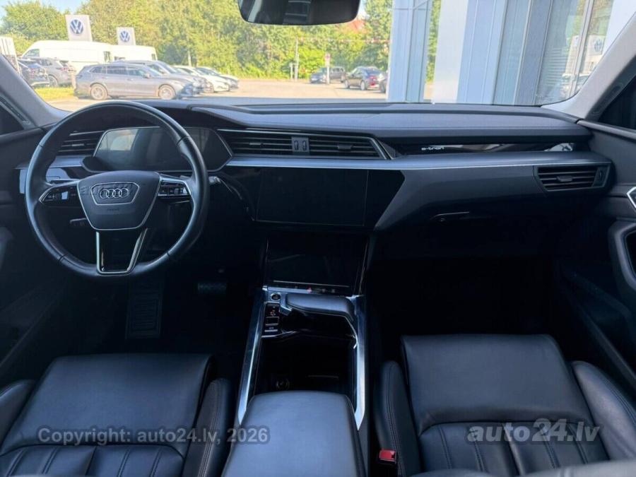 Melns Audi E-Tron 2022 Tallina, ar dzinēja tilpumu 0.10 L un nobraukumu 61 tūkst. km par 39350 €, foto 8 vietnē AUTOMOTO.COM.LV