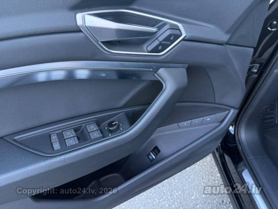 Melns Audi E-Tron 2022 Tallina, ar dzinēja tilpumu 0.10 L un nobraukumu 61 tūkst. km par 39350 €, foto 14 vietnē AUTOMOTO.COM.LV