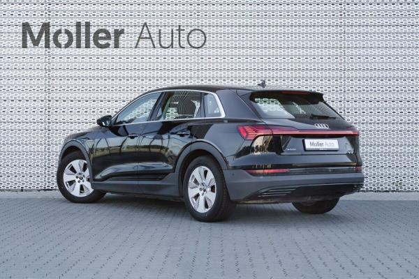 Black Audi E-Tron 2022 in Marupe, with an engine capacity of 0.10 L and mileage of 133 thousand km for 27800 €, photo 3 on AUTOMOTO.COM.LV