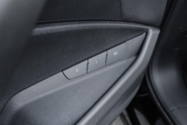 Black Audi E-Tron 2022 in Marupe, with an engine capacity of 0.10 L and mileage of 133 thousand km for 27800 €, photo 9 on AUTOMOTO.COM.LV