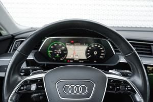 Черный Ауди E-Tron 2022 в Марупе, объемом двигателя 0.10 л и пробегом 133 тыс. км за 27800 €, фото 17 на AUTOMOTO.COM.LV