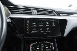 Черный Ауди E-Tron 2022 в Марупе, объемом двигателя 0.10 л и пробегом 133 тыс. км за 27800 €, фото 20 на AUTOMOTO.COM.LV