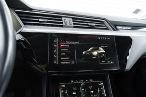 Черный Ауди E-Tron 2022 в Марупе, объемом двигателя 0.10 л и пробегом 133 тыс. км за 27800 €, фото 24 на AUTOMOTO.COM.LV