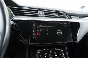 Черный Ауди E-Tron 2022 в Марупе, объемом двигателя 0.10 л и пробегом 133 тыс. км за 27800 €, фото 26 на AUTOMOTO.COM.LV
