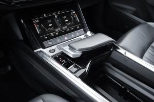 Черный Ауди E-Tron 2022 в Марупе, объемом двигателя 0.10 л и пробегом 133 тыс. км за 27800 €, фото 30 на AUTOMOTO.COM.LV