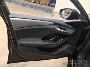 Black Audi E-Tron 2025 in Riga, with an engine capacity of 0.00 L and mileage of 15 thousand km for 53500 €, photo 5 on AUTOMOTO.COM.LV