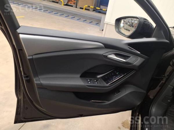 Melns Audi E-Tron 2025 Rīga, ar dzinēja tilpumu 0.00 L un nobraukumu 15 tūkst. km par 53500 €, foto 4 vietnē AUTOMOTO.COM.LV
