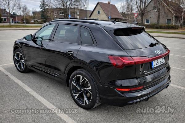 Black Audi E-Tron 2019 in Tallinn, with an engine capacity of 0.00 L and mileage of 140 thousand km for 28000 €, photo 4 on AUTOMOTO.COM.LV