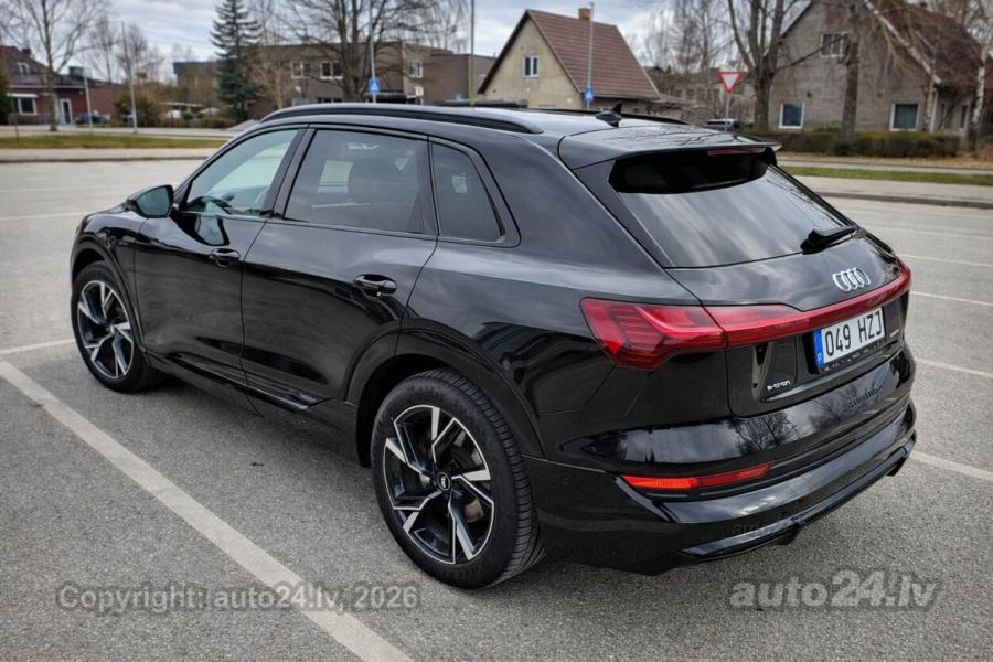 Black Audi E-Tron 2019 in Tallinn, with an engine capacity of 0.00 L and mileage of 140 thousand km for 28000 €, photo 5 on AUTOMOTO.COM.LV