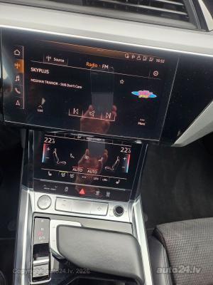 Black Audi E-Tron 2019 in Tallinn, with an engine capacity of 0.00 L and mileage of 140 thousand km for 28000 €, photo 10 on AUTOMOTO.COM.LV