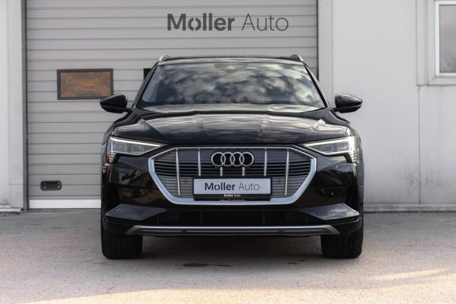 Black Audi E-Tron 2019 in Jelgava, with an engine capacity of 0.00 L and mileage of 167 thousand km for 20450 €, photo 4 on AUTOMOTO.COM.LV