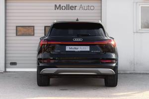 Black Audi E-Tron 2019 in Jelgava, with an engine capacity of 0.00 L and mileage of 167 thousand km for 20450 €, photo 5 on AUTOMOTO.COM.LV