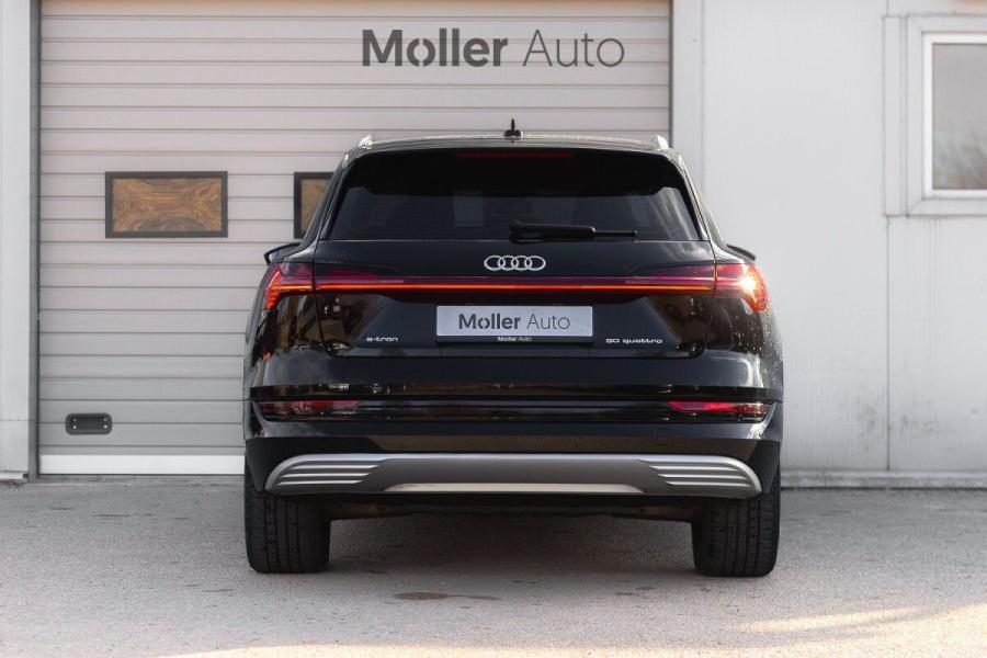 Black Audi E-Tron 2019 in Jelgava, with an engine capacity of 0.00 L and mileage of 167 thousand km for 20450 €, photo 5 on AUTOMOTO.COM.LV