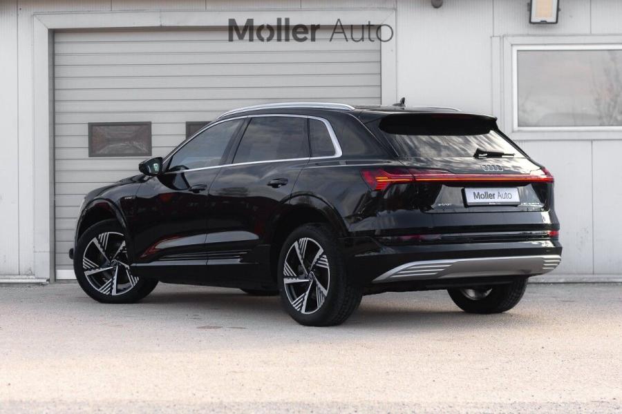 Black Audi E-Tron 2019 in Jelgava, with an engine capacity of 0.00 L and mileage of 167 thousand km for 20450 €, photo 7 on AUTOMOTO.COM.LV