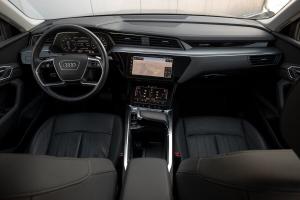 Black Audi E-Tron 2019 in Jelgava, with an engine capacity of 0.00 L and mileage of 167 thousand km for 20450 €, photo 10 on AUTOMOTO.COM.LV