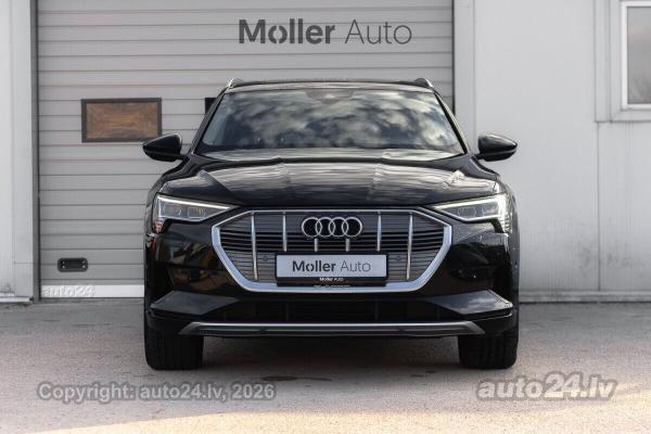 Black Audi E-Tron 2019 in Jelgava, with an engine capacity of 0.00 L and mileage of 167 thousand km for 20450 €, photo 3 on AUTOMOTO.COM.LV