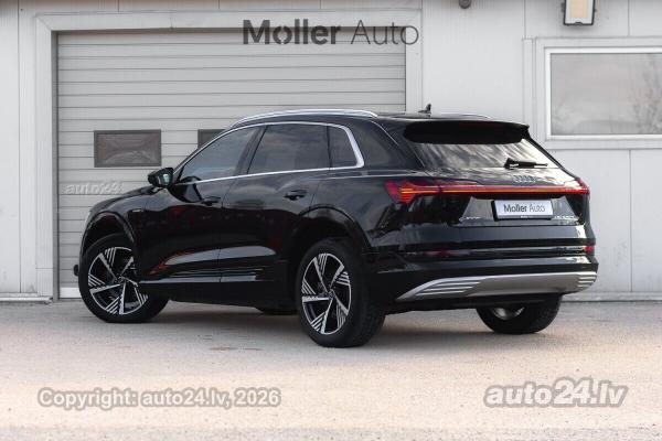 Black Audi E-Tron 2019 in Jelgava, with an engine capacity of 0.00 L and mileage of 167 thousand km for 20450 €, photo 6 on AUTOMOTO.COM.LV
