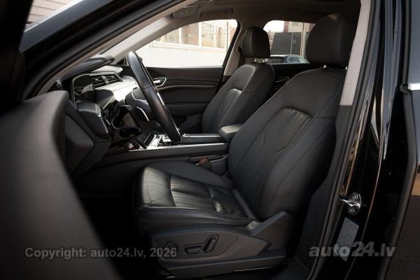 Black Audi E-Tron 2019 in Jelgava, with an engine capacity of 0.00 L and mileage of 167 thousand km for 20450 €, photo 7 on AUTOMOTO.COM.LV