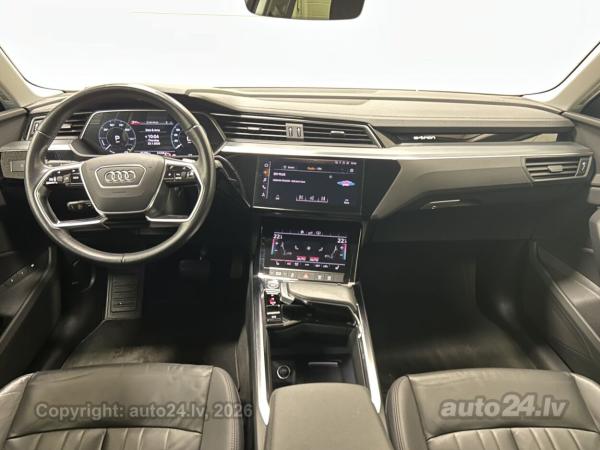 Melns Audi E-Tron 2020 Pērnava, ar dzinēja tilpumu 0.00 L un nobraukumu 45 tūkst. km par 33900 €, foto 3 vietnē AUTOMOTO.COM.LV