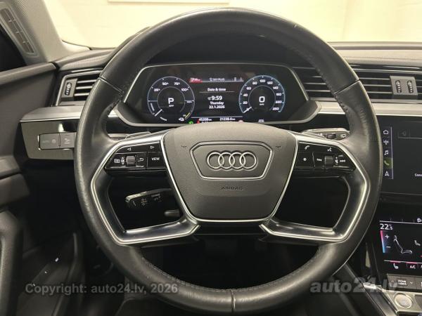Melns Audi E-Tron 2020 Pērnava, ar dzinēja tilpumu 0.00 L un nobraukumu 45 tūkst. km par 33900 €, foto 4 vietnē AUTOMOTO.COM.LV