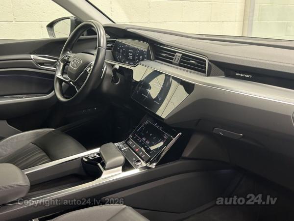 Melns Audi E-Tron 2020 Pērnava, ar dzinēja tilpumu 0.00 L un nobraukumu 45 tūkst. km par 33900 €, foto 5 vietnē AUTOMOTO.COM.LV