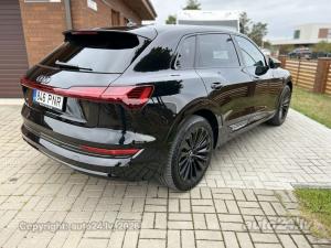 Melns Audi E-Tron 2020 Tallina, ar dzinēja tilpumu 0.00 L un nobraukumu 120 tūkst. km par 28000 €, foto 5 vietnē AUTOMOTO.COM.LV