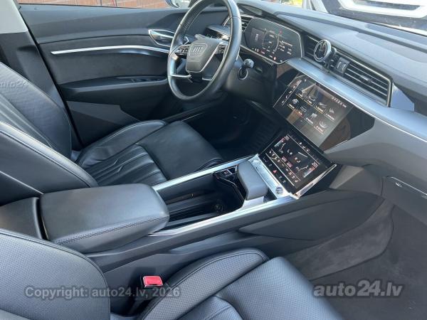 Melns Audi E-Tron 2020 Tallina, ar dzinēja tilpumu 0.00 L un nobraukumu 120 tūkst. km par 28000 €, foto 6 vietnē AUTOMOTO.COM.LV