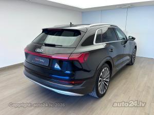 Melns Audi E-Tron 2020 Tartu, ar dzinēja tilpumu 0.00 L un nobraukumu 116 tūkst. km par 31900 €, foto 5 vietnē AUTOMOTO.COM.LV