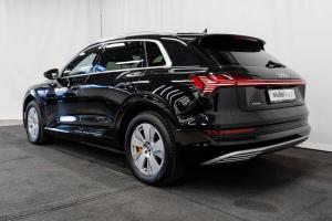 Black Audi E-Tron 2020 in Tallinn, with an engine capacity of 0.00 L and mileage of 117 thousand km for 26500 €, photo 4 on AUTOMOTO.COM.LV