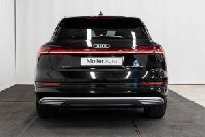 Black Audi E-Tron 2020 in Tallinn, with an engine capacity of 0.00 L and mileage of 117 thousand km for 26500 €, photo 5 on AUTOMOTO.COM.LV