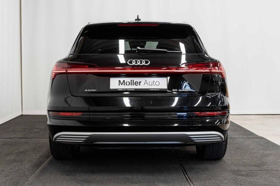 Black Audi E-Tron 2020 in Tallinn, with an engine capacity of 0.00 L and mileage of 117 thousand km for 26500 €, photo 5 on AUTOMOTO.COM.LV