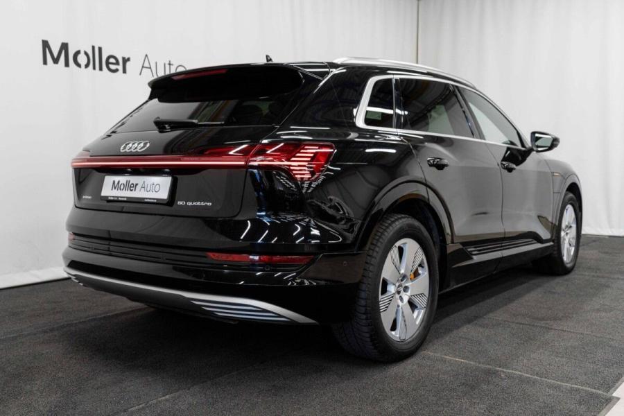 Black Audi E-Tron 2020 in Tallinn, with an engine capacity of 0.00 L and mileage of 117 thousand km for 26500 €, photo 6 on AUTOMOTO.COM.LV
