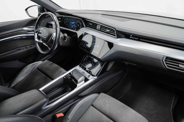Audi E-Tron 2020 in Tallinn on AUTOMOTO.COM.LV Black Audi E-Tron 2020 in Tallinn, with an engine capacity of 0.00 L and mileage of 117 thousand km for 26500 €, photo 8 on AUTOMOTO.COM.LV