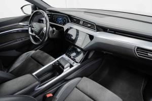 Black Audi E-Tron 2020 in Tallinn, with an engine capacity of 0.00 L and mileage of 117 thousand km for 26500 €, photo 8 on AUTOMOTO.COM.LV