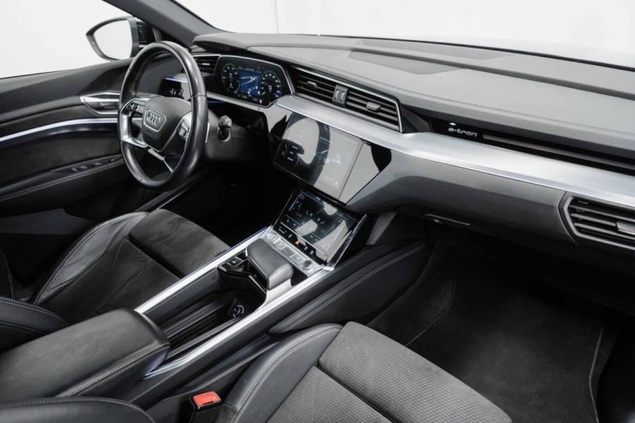 Black Audi E-Tron 2020 in Tallinn, with an engine capacity of 0.00 L and mileage of 117 thousand km for 26500 €, photo 8 on AUTOMOTO.COM.LV