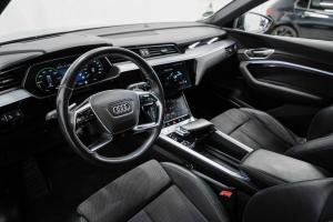 Black Audi E-Tron 2020 in Tallinn, with an engine capacity of 0.00 L and mileage of 117 thousand km for 26500 €, photo 9 on AUTOMOTO.COM.LV