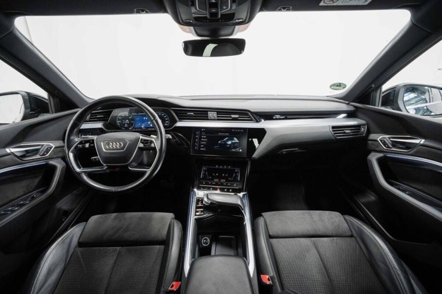 Black Audi E-Tron 2020 in Tallinn, with an engine capacity of 0.00 L and mileage of 117 thousand km for 26500 €, photo 10 on AUTOMOTO.COM.LV