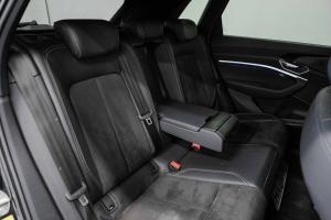 Black Audi E-Tron 2020 in Tallinn, with an engine capacity of 0.00 L and mileage of 117 thousand km for 26500 €, photo 15 on AUTOMOTO.COM.LV